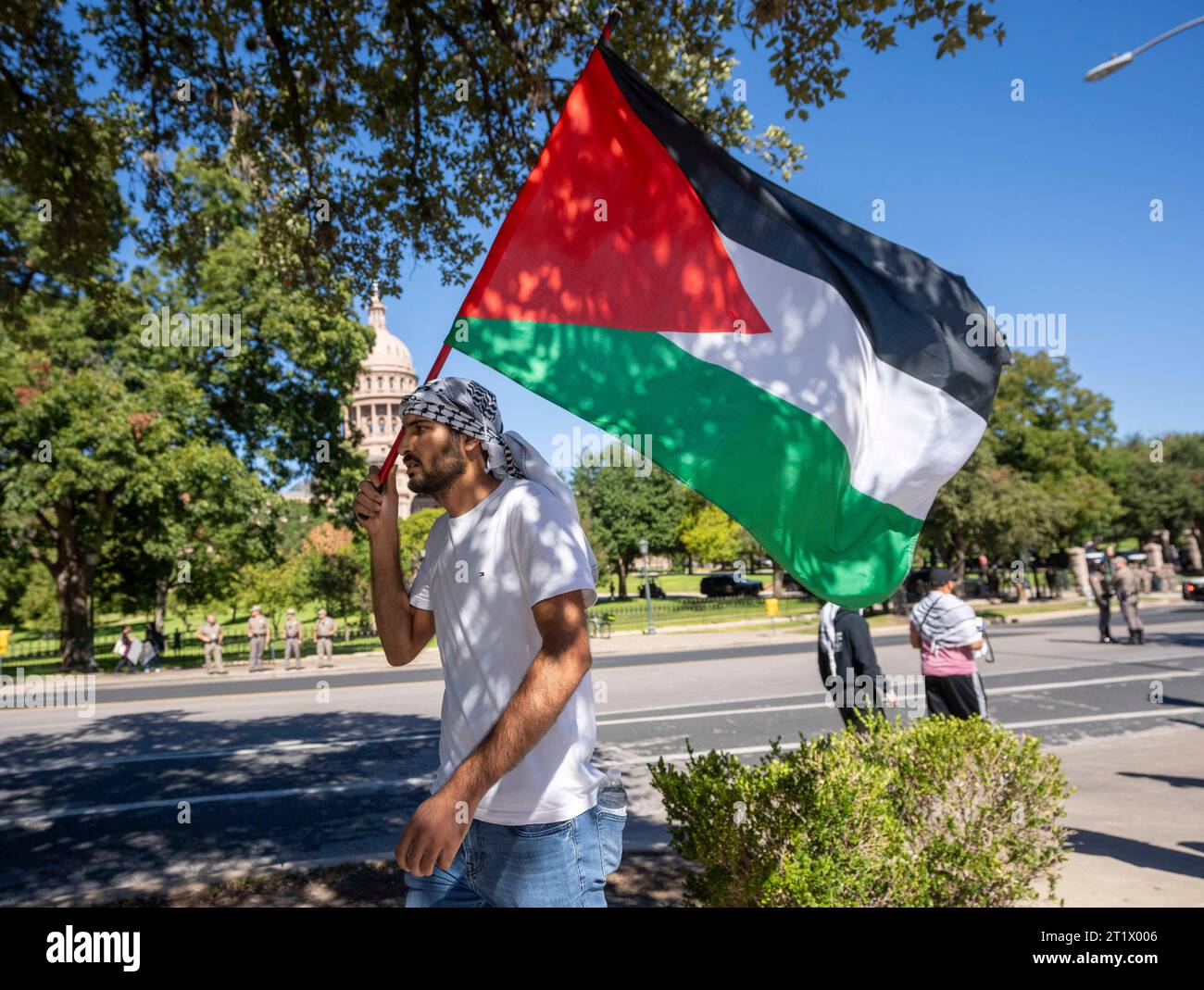 Man wearing palestinian flag hi-res stock photography and images - Alamy