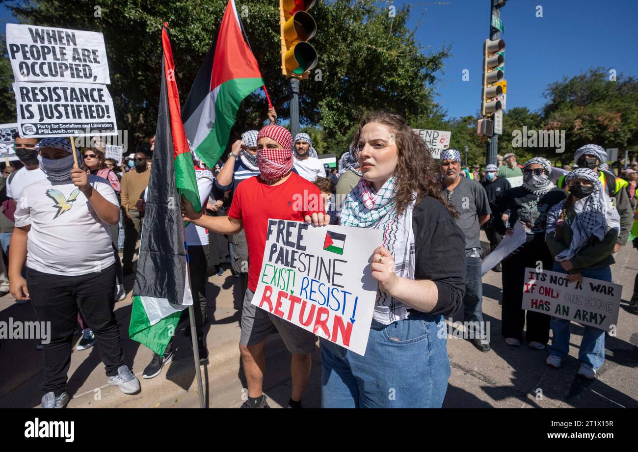 Austin, Texas, USA. 15th Oct, 2023. A woma holds a pro-Palestine sign ...