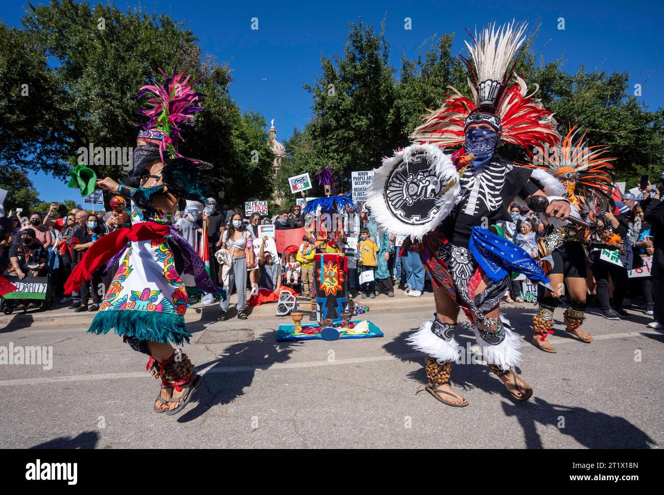 Austin, Texas, USA. 15th Oct, 2023. Azteca dancers from ''Danza ...