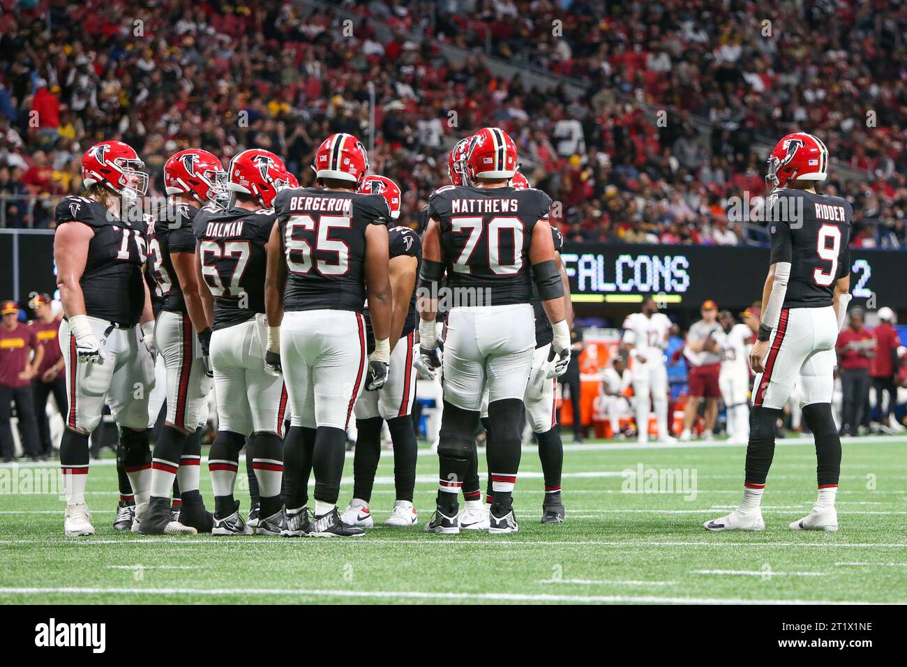 Washington commanders huddle hi-res stock photography and images - Alamy