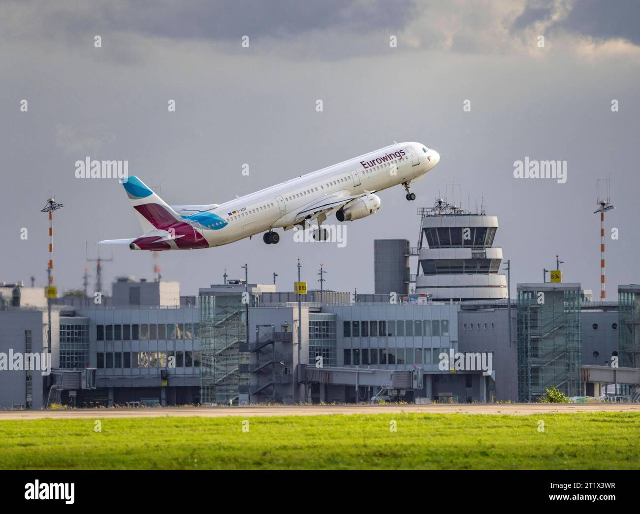 Eurowings, Airbus A321-200, D-AIDV, beim Start auf dem Flughafen ...