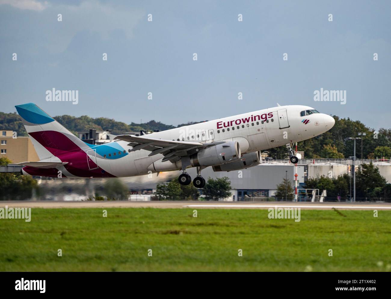 Eurowings, Airbus A319-100, D-AGWY, beim Start auf dem Flughafen ...