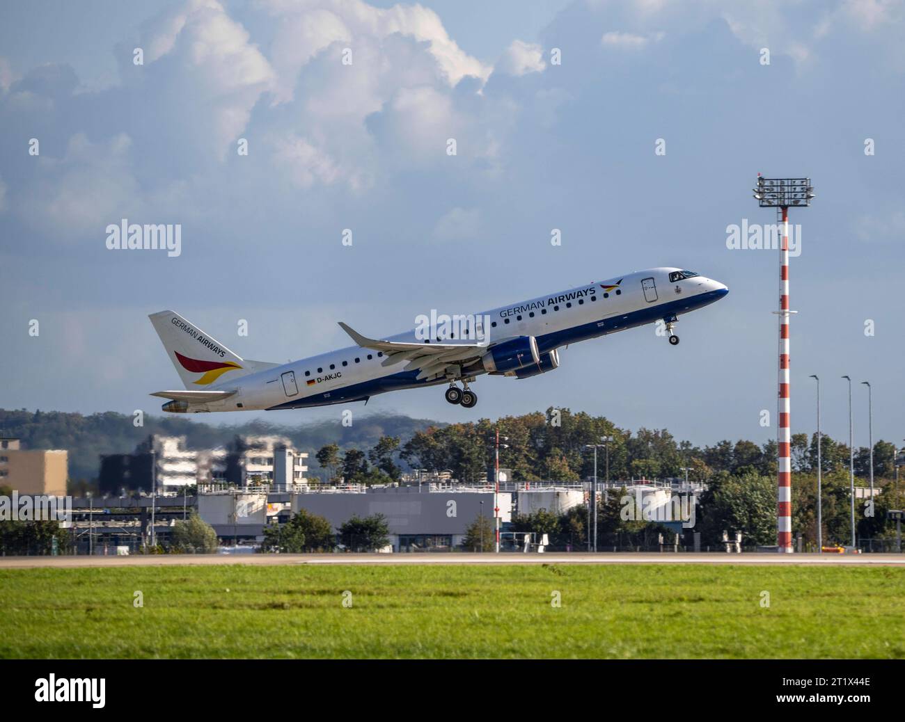 Embraer erj passagierflugzeug hi-res stock photography and images - Alamy