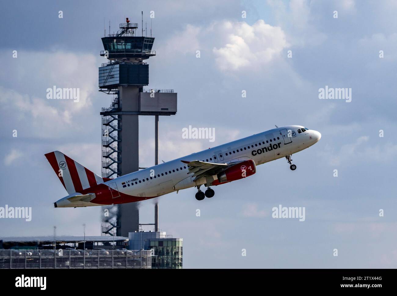 Condor, Airbus A320-200, LY-HMD, bei Start auf dem Flughafen Düsseldorf ...
