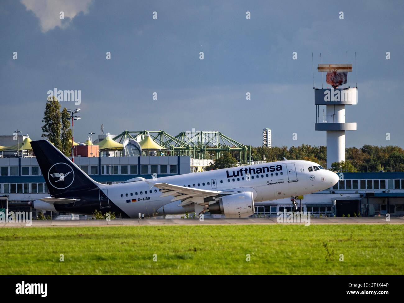 Lufthansa, Airbus A319-100, D-AIBN, beim Start auf dem Flughafen ...