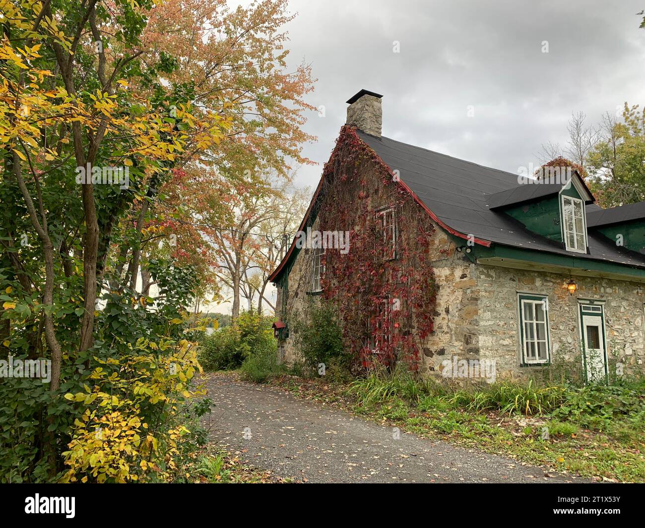 Traditional Canadian house in autumn Stock Photo - Alamy