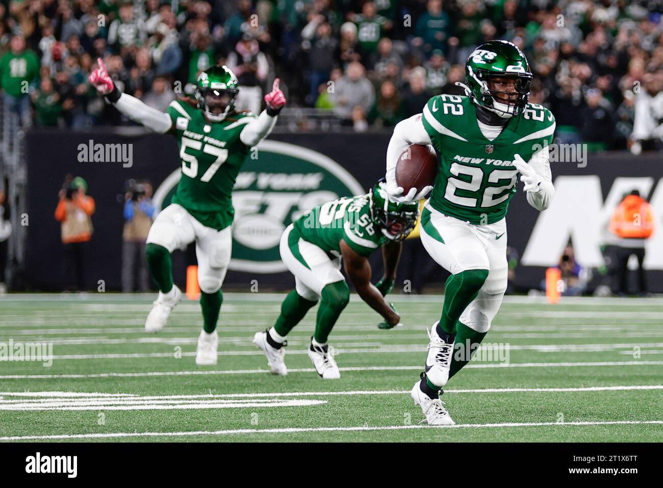 New York Jets' Tony Adams, right, runs with the ball after an ...