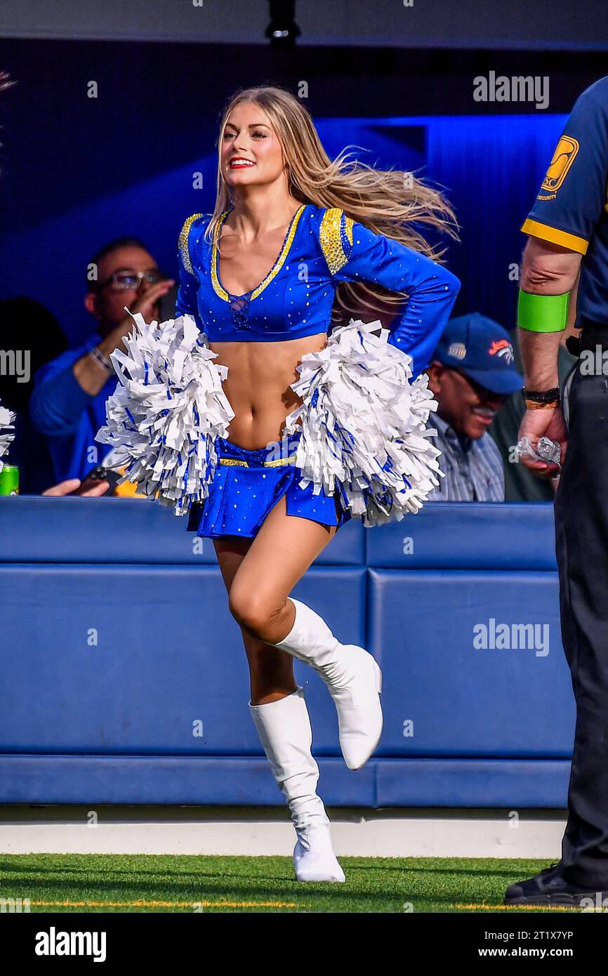Inglewood, CA. 15th Oct, 2023. Los Angeles Rams Cheerleader performs in ...
