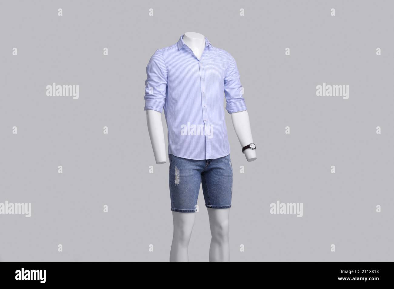 Man wearing denim shorts hi-res stock photography and images - Alamy