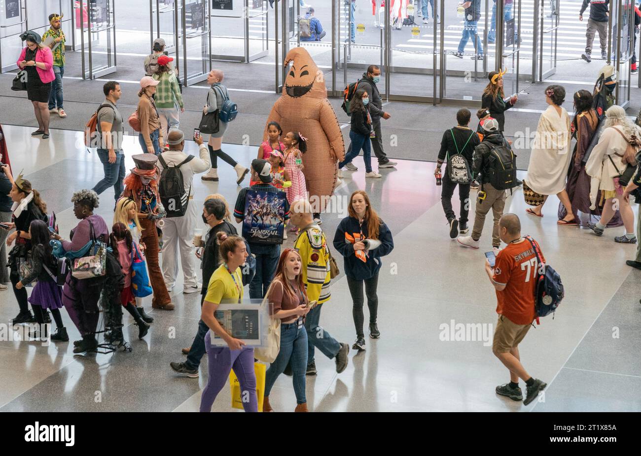 Atmosphere during 4th day of Comic Con at Jacob Javits Center in New ...