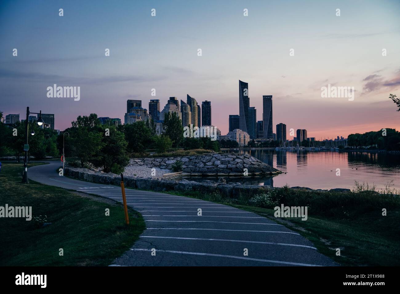 Toronto sunrise sunlight reflection hi-res stock photography and images ...