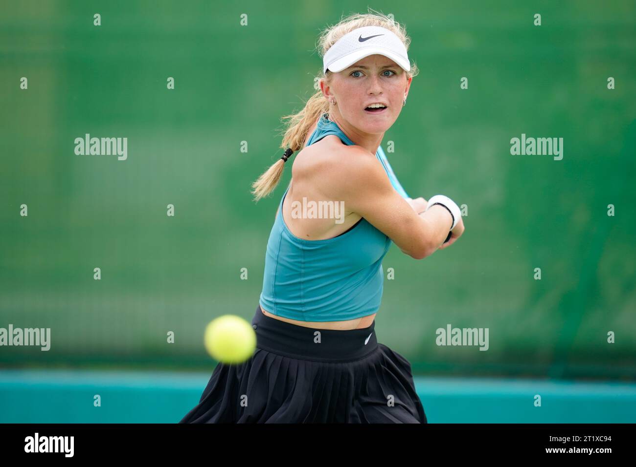 Laura samsonova hi-res stock photography and images - Alamy