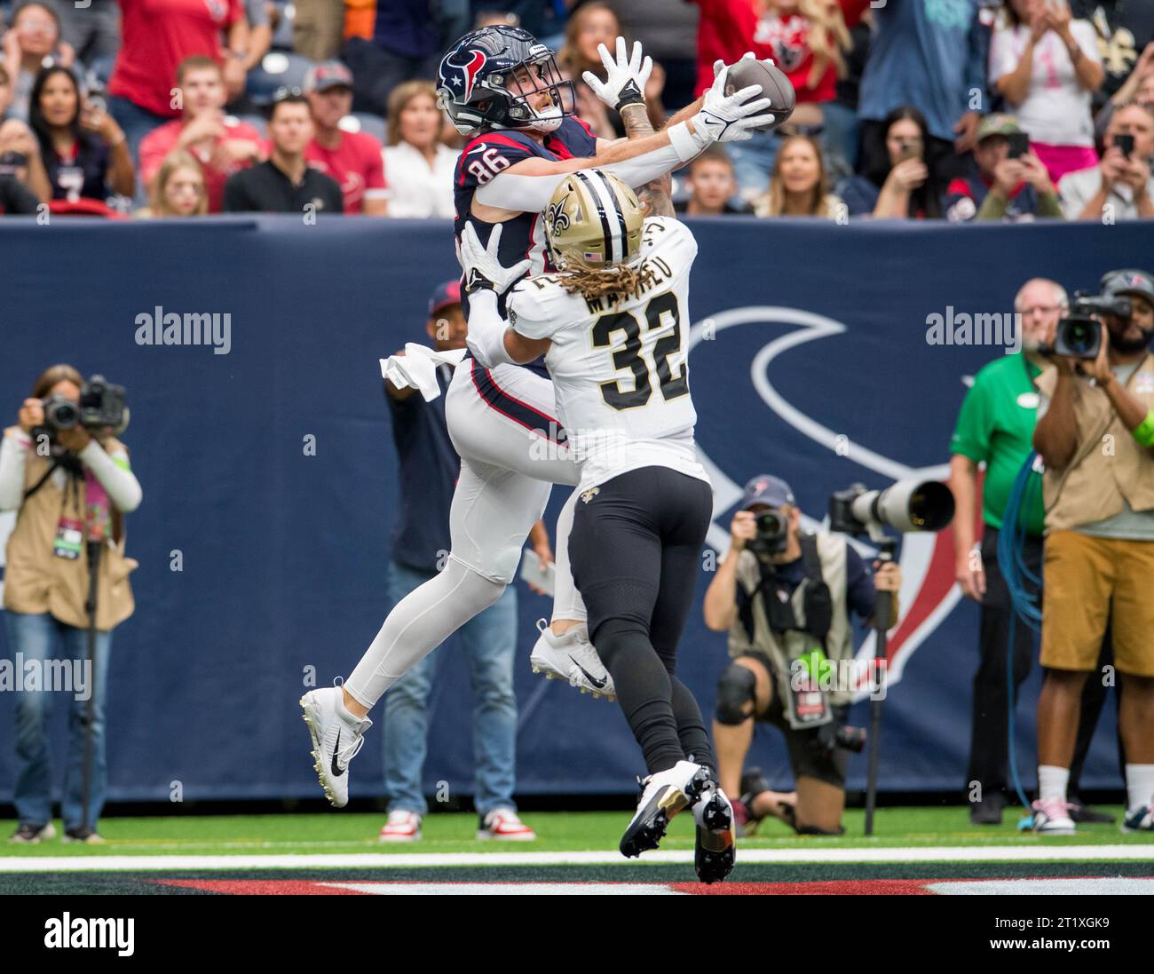 Houston, TX, USA. 15th Oct, 2023. Houston Texans tight end Dalton ...