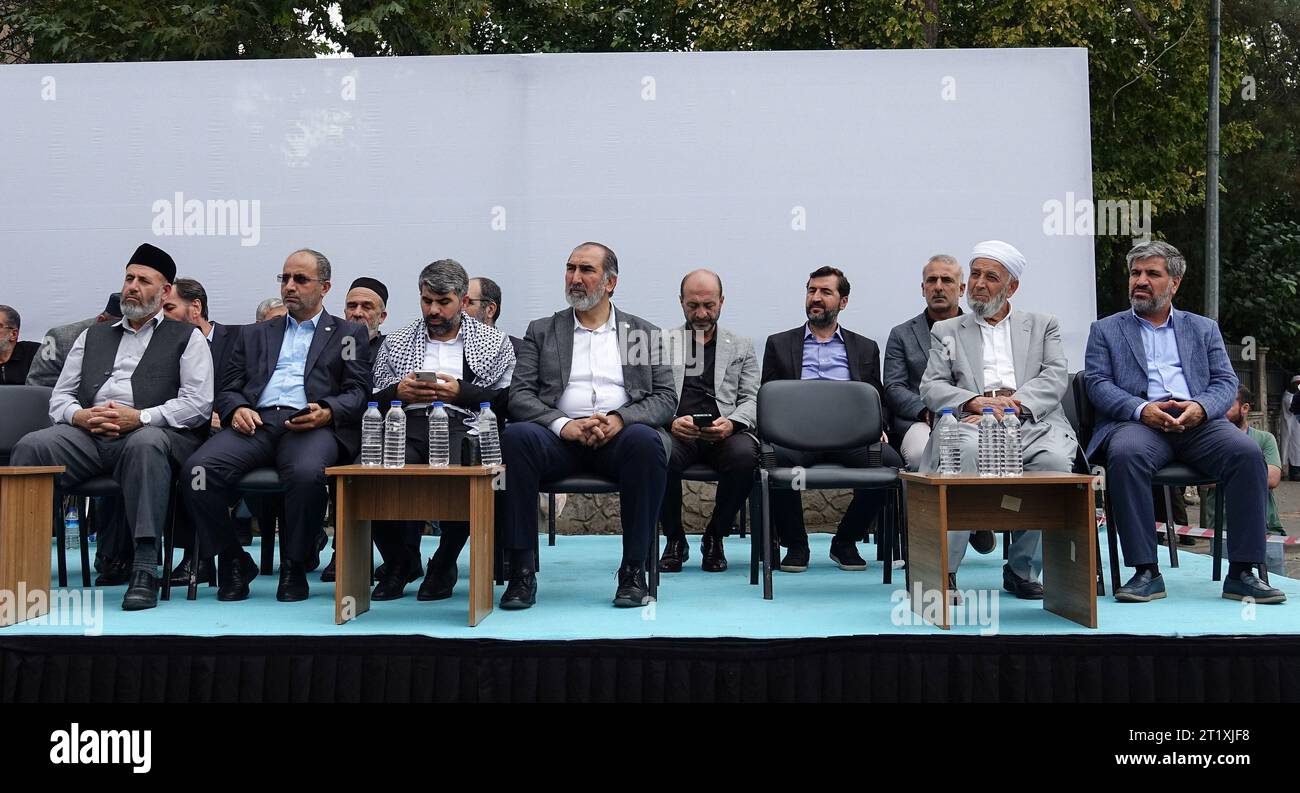 Huda- Par officials and a foreign delegation attend a rally in ...