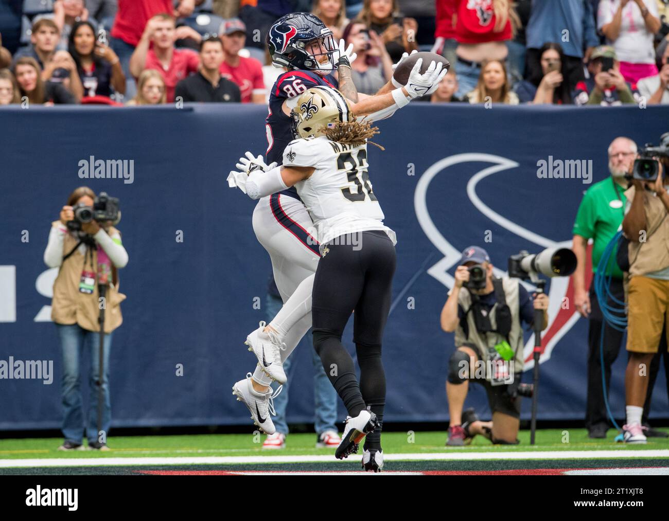 USA. 15th Oct, 2023. October 15, 2023: Houston Texans tight end Dalton ...