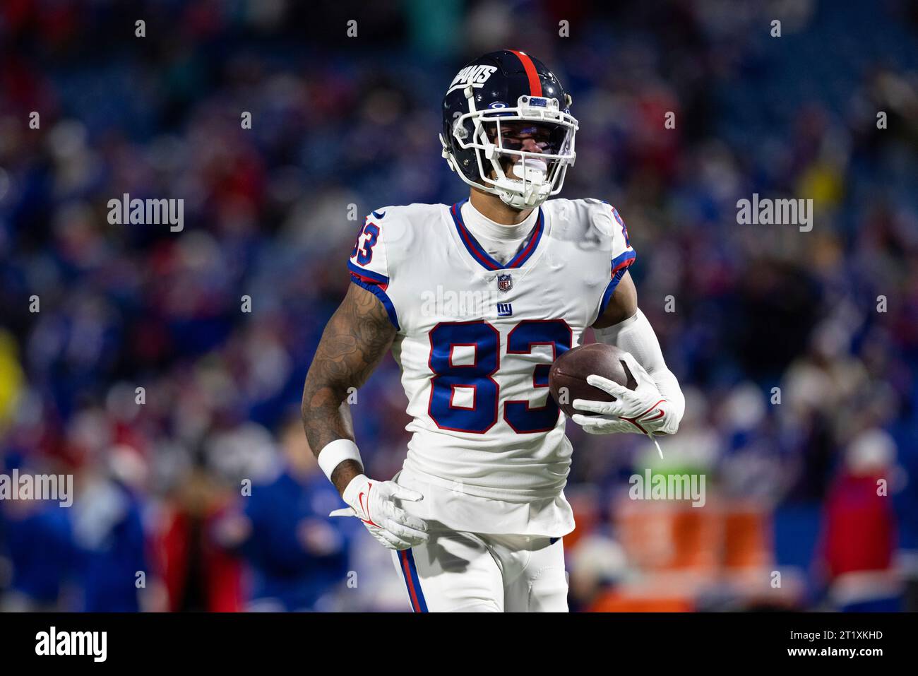 New York Giants tight end Lawrence Cager (83) warms up before an NFL ...
