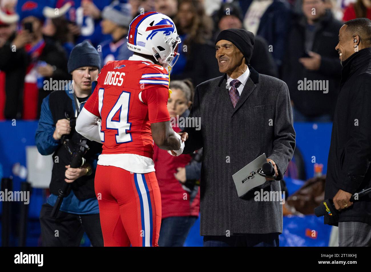 Buffalo Bills wide receiver Stefon Diggs (14) talks with former NFL ...