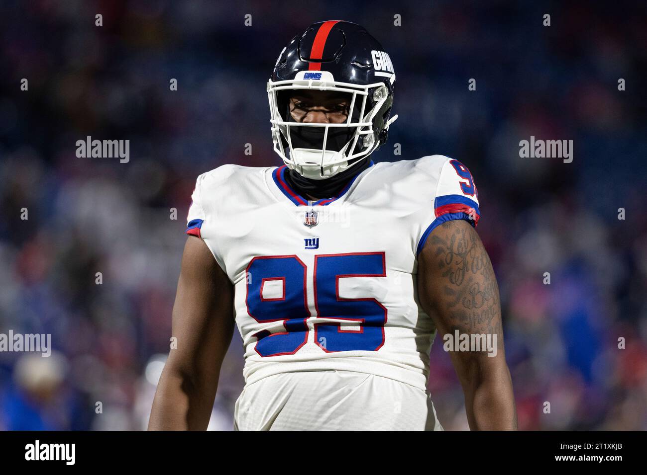 New York Giants defensive tackle Jordon Riley (95) warms up before an ...