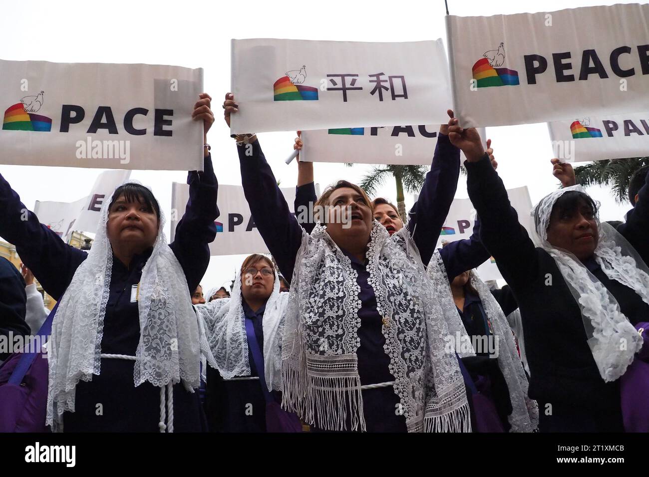 Lima, Peru. 15th Oct, 2023. Devotees with signs for peace when leaders ...