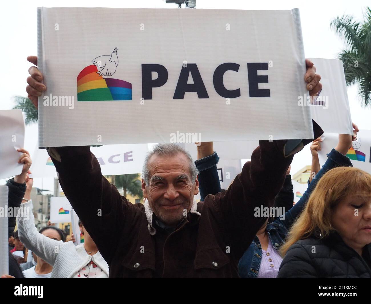 Lima, Peru. 15th Oct, 2023. Devotees with signs for peace when leaders ...