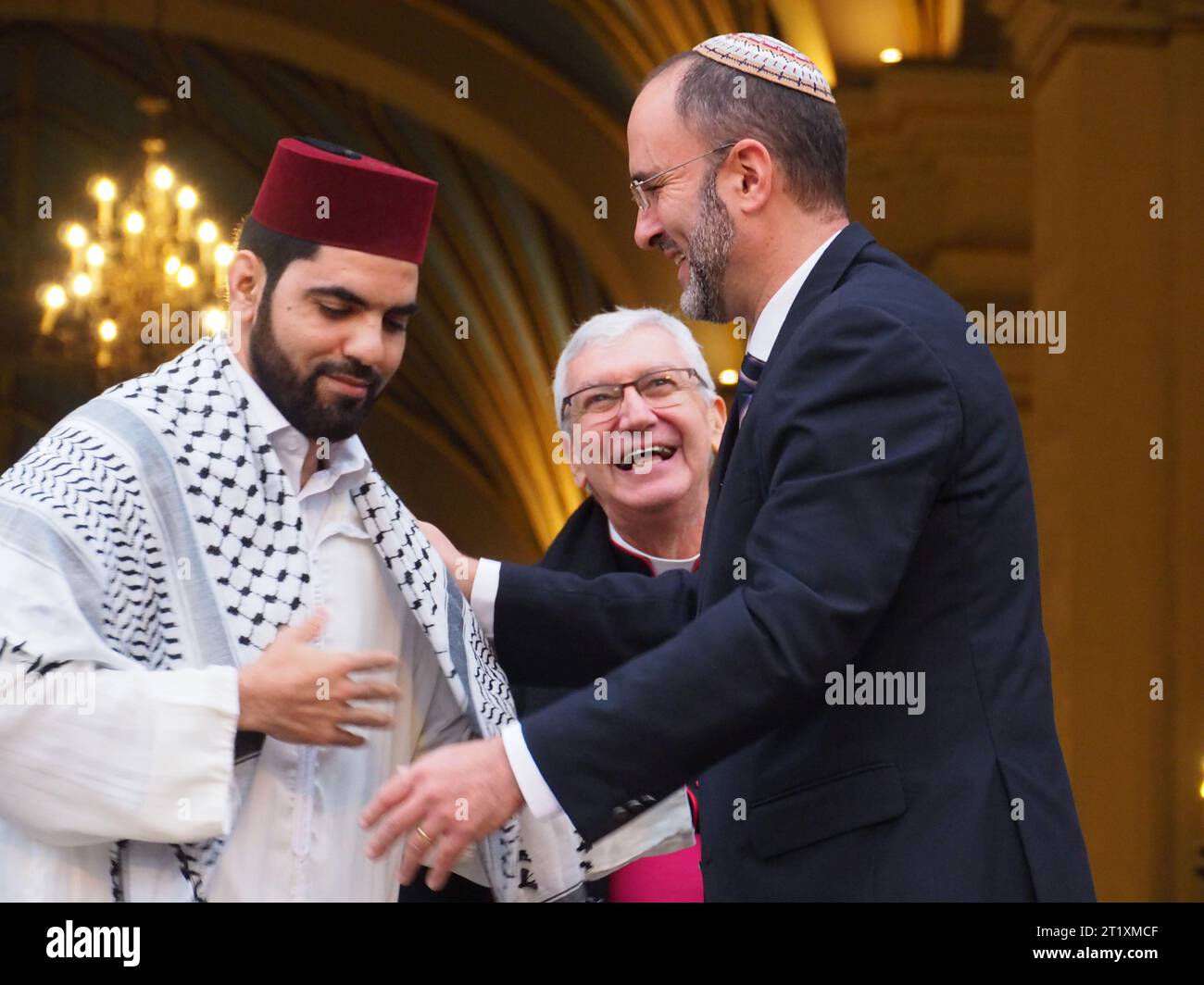 Lima, Peru. 15th Oct, 2023. Sheikh Mohammed Kobbi (L) from the Islamic Association of Peru ...