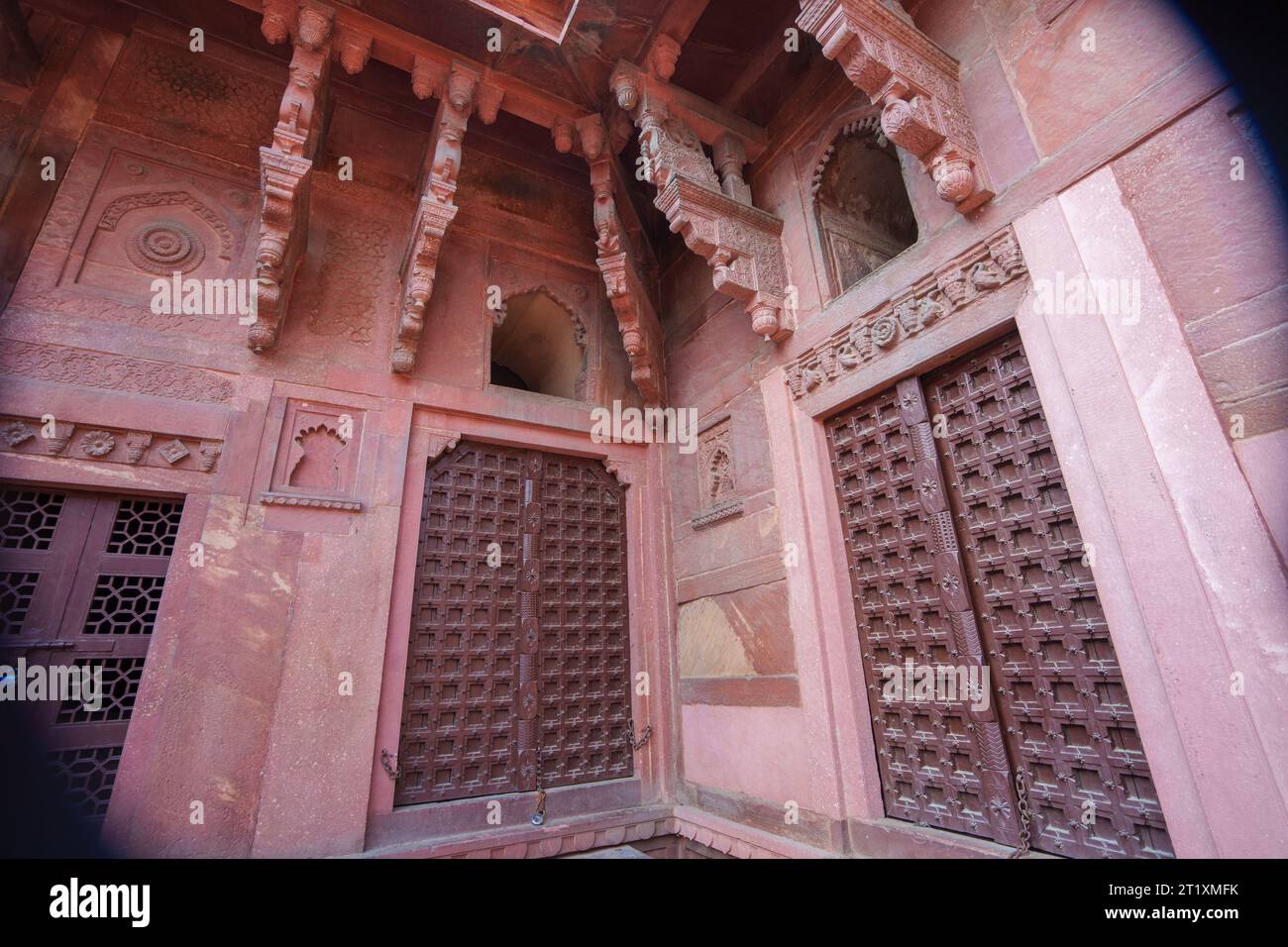 The aesthetic & military strategic architectural design of the Red Fort ...