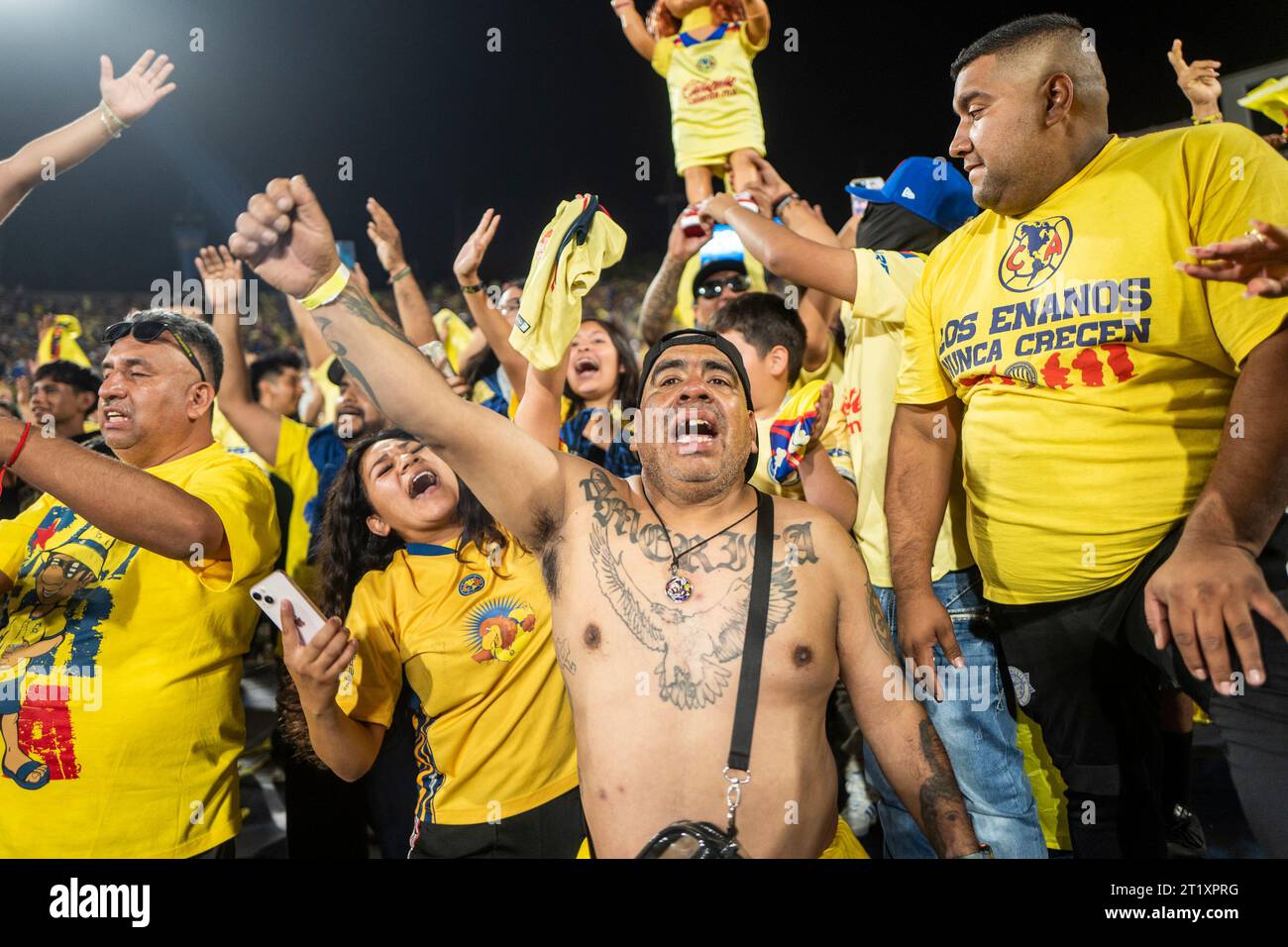 Chivas de guadalajara soccer team hi-res stock photography and images ...