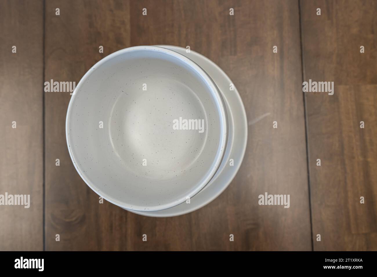 A stack pile of White chinaware on a table Stock Photo - Alamy