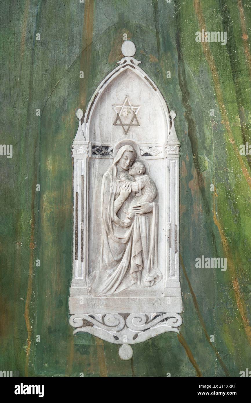 Detail of the interior of the 12th century Sainte Marie de Chaalis ...