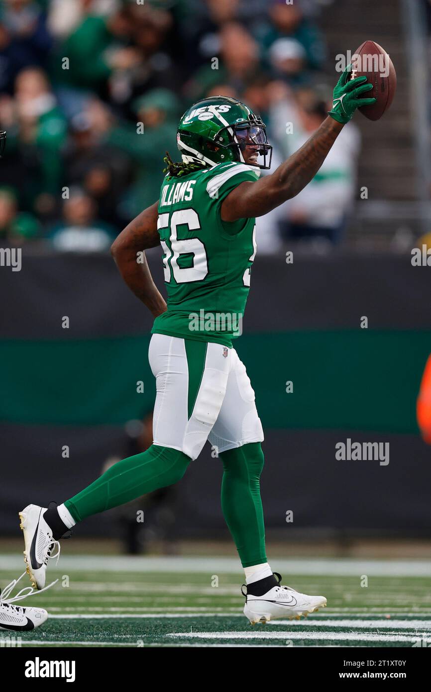 New York Jets linebacker Quincy Williams (56) celebrates his fumble ...