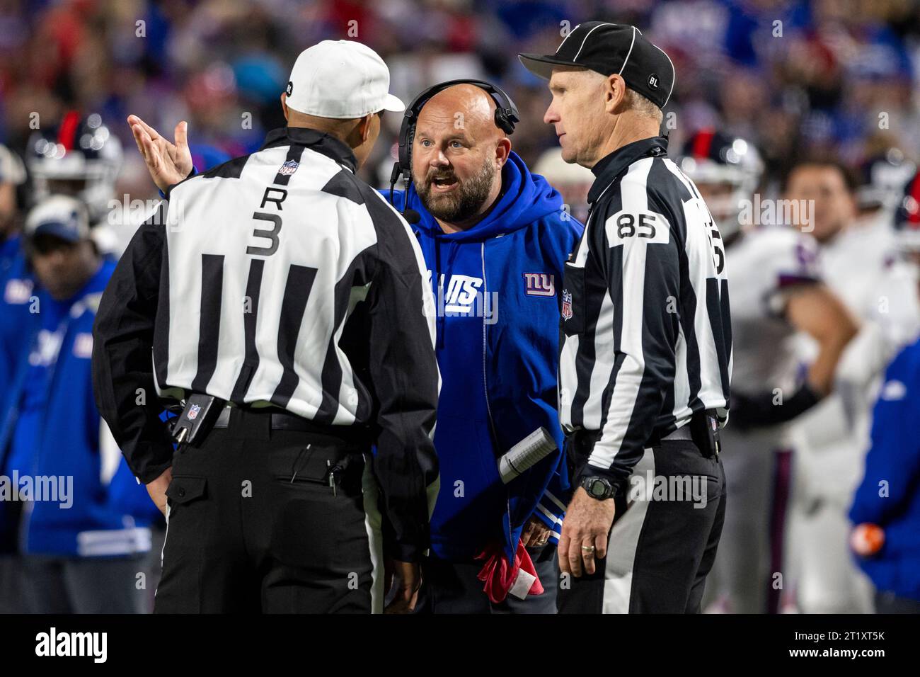 New York Giants head coach Brian Daboll talks to referee Tra Blake (3 ...