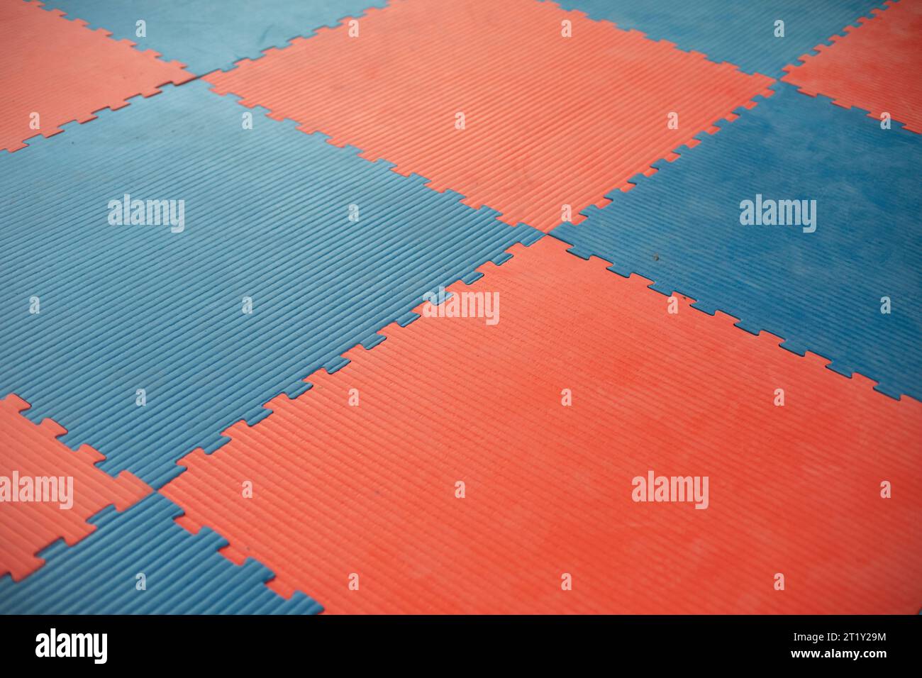 Rubber flooring gym hi-res stock photography and images - Alamy