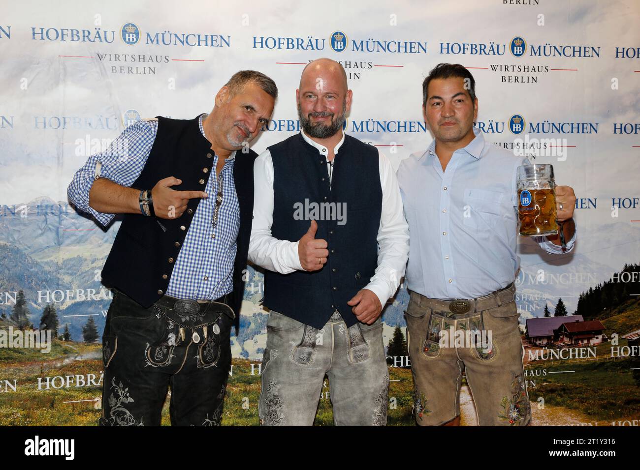 Gerald Meinel, Björn Schwarz und Bülent Sharif beim Wiesn-Anstich zum ...