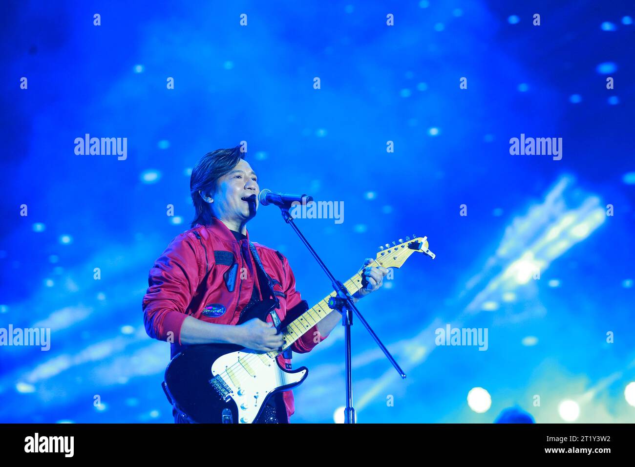 Yip Sai Wing performs at the V9 Night Superstar concert in Huaian city ...