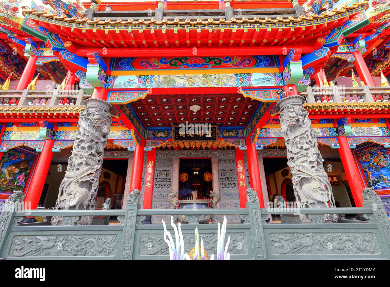 Beautiful Taoist temple (Dali temple) at start of the Caoling ...