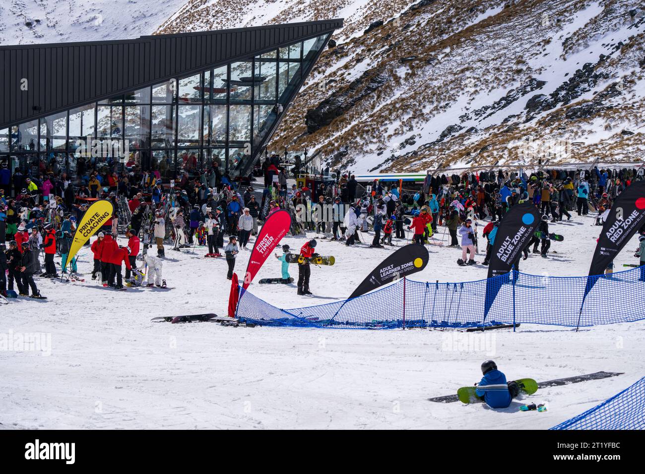 Crowd building covered banner hi-res stock photography and images - Alamy