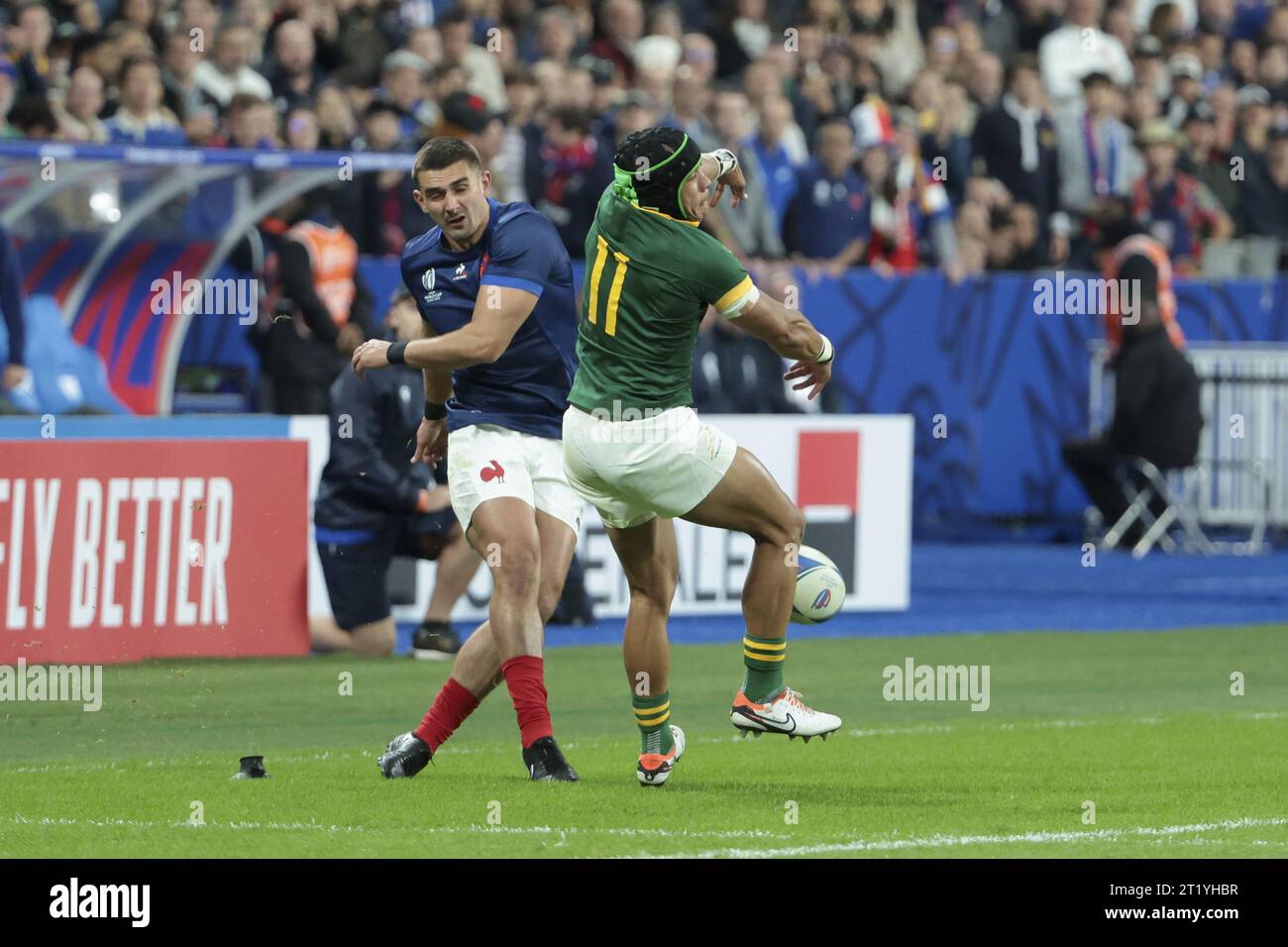 Rugby player kicking conversion hi-res stock photography and images - Alamy