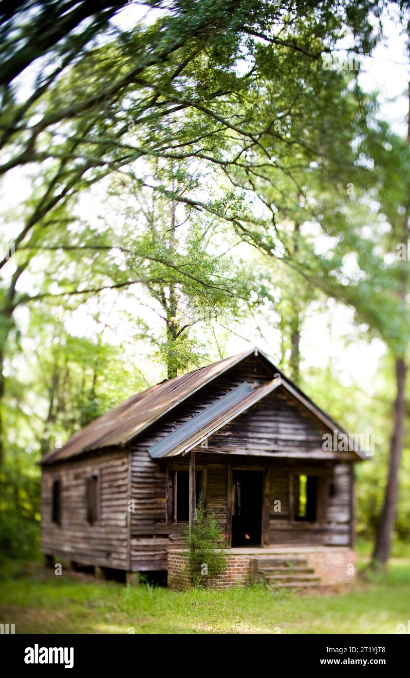 An old, abandoned house in rural Alabama Stock Photo - Alamy