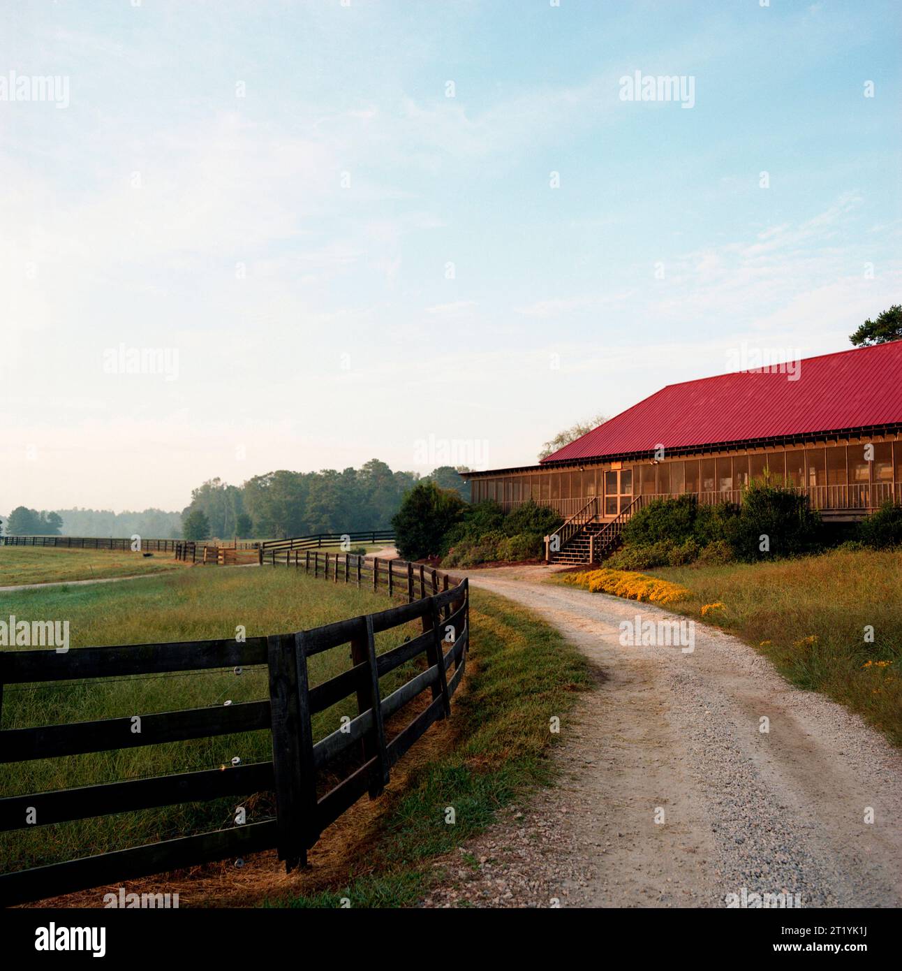 Small farm winding road hi-res stock photography and images - Alamy