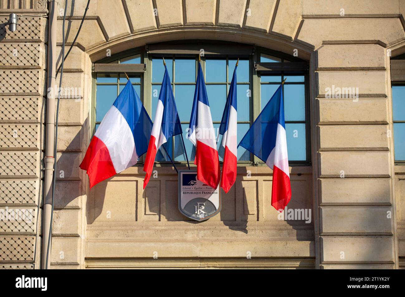 Die französche Nationalflagge enthält die Farbe des Königs mit der ...