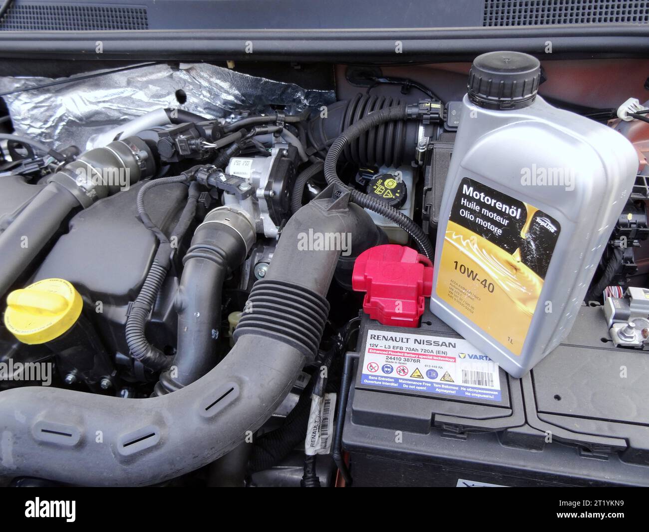 Foto Manuel Geisser 16.10.2023 Schweiz Motorenoel Oelwechsel. Bild ...