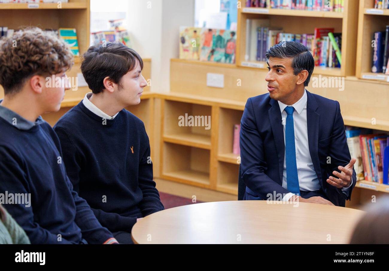 Prime Minister Rishi Sunak talking to 6th form students during a visit ...
