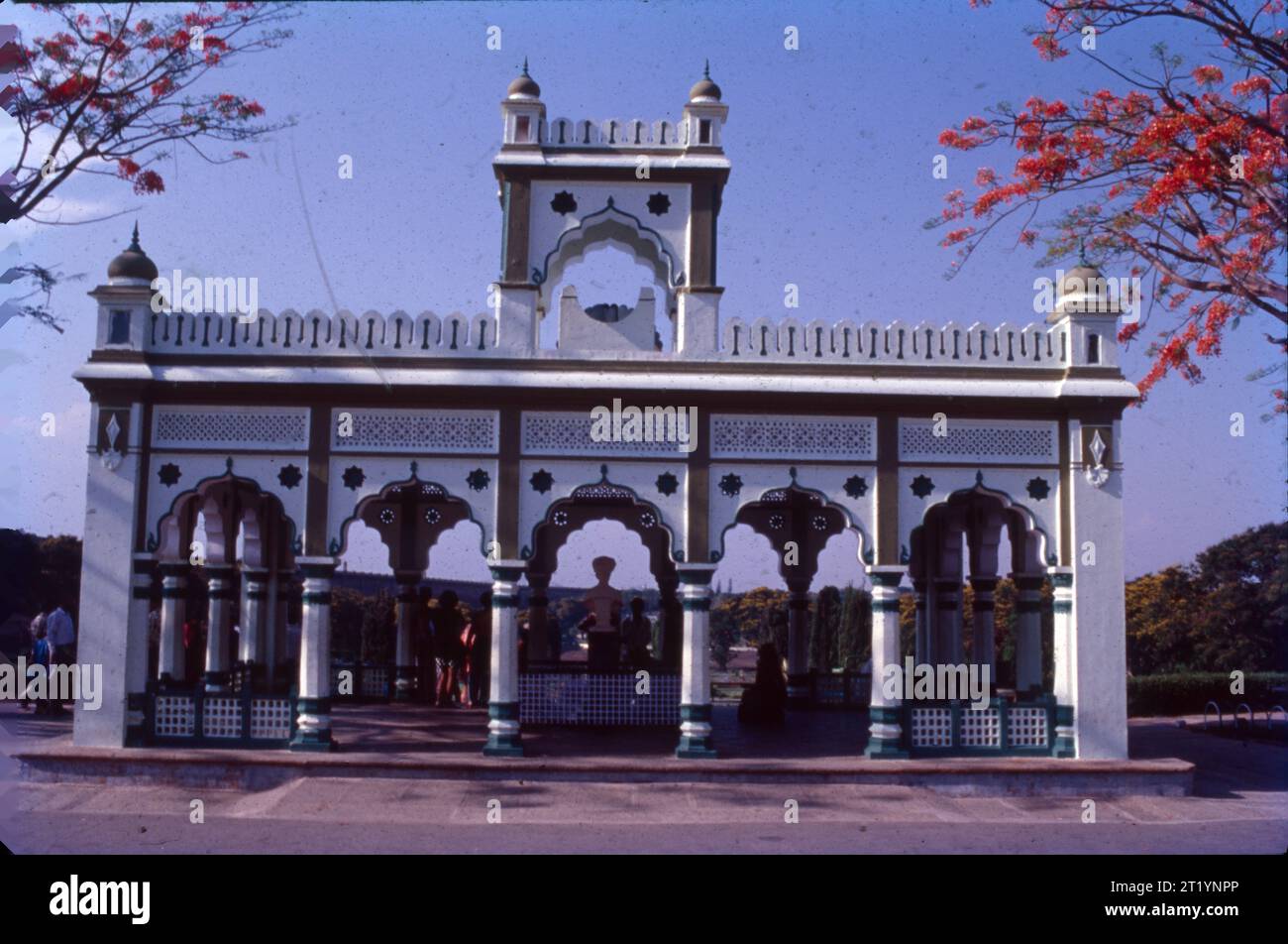 A must sightseeing place of a Mysore tour, Brindavan Garden mesmerizes ...