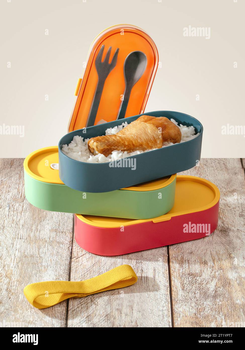 Empty plastic lunch boxes hi-res stock photography and images - Alamy