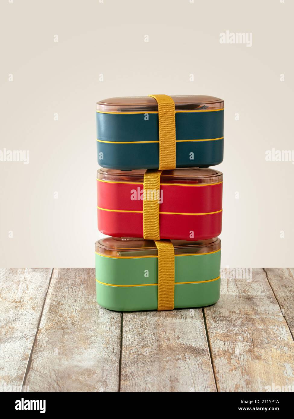 Woman making lunch boxes hi-res stock photography and images - Alamy