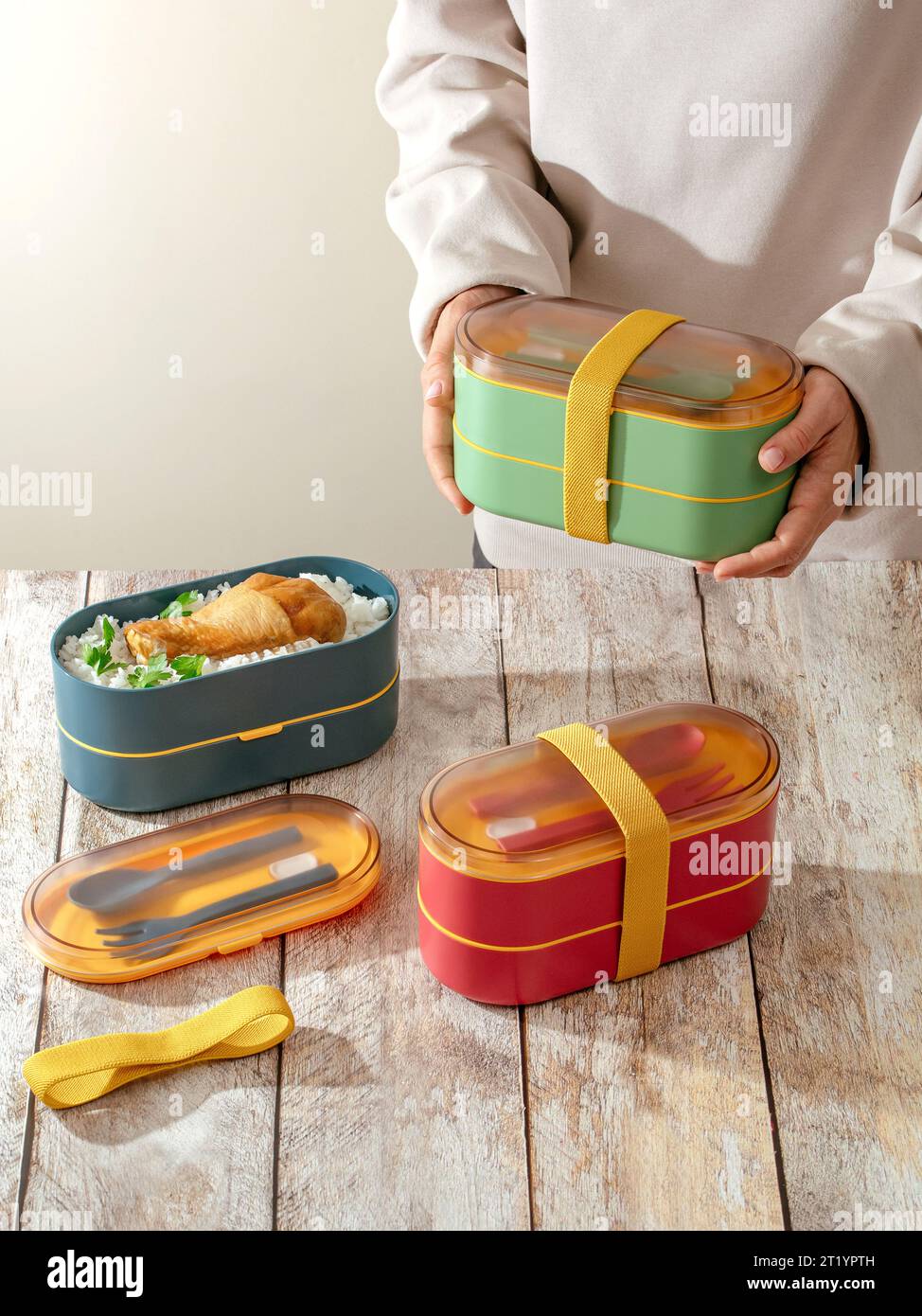 Girl packing lunch school hi-res stock photography and images - Alamy