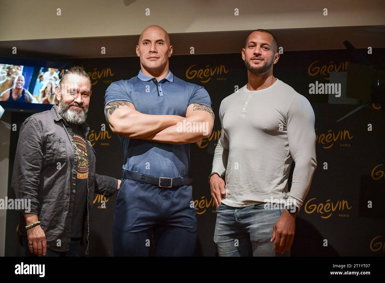 Paris, France. 16th Oct, 2023. Plastic artist Sebastien Barret (L ...