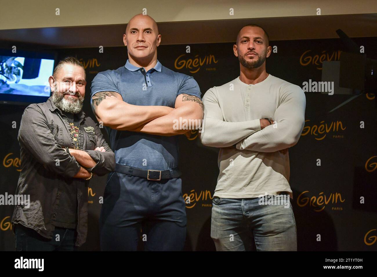 Paris, France. 16th Oct, 2023. Plastic artist Sebastien Barret (L ...