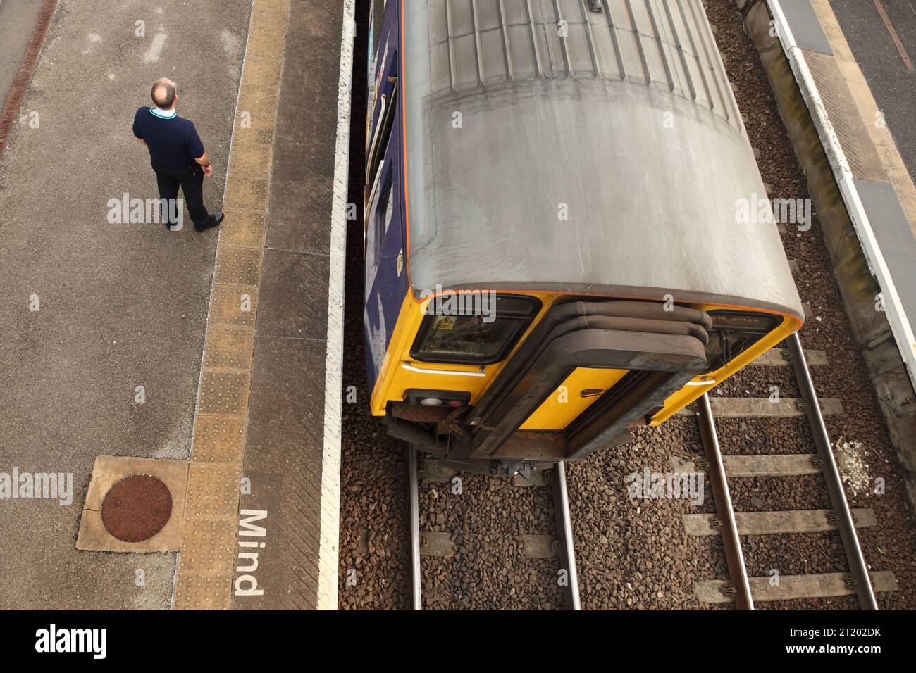 Northern Class 150 diesel multiple unit 150268 waiting at Althorpe ...