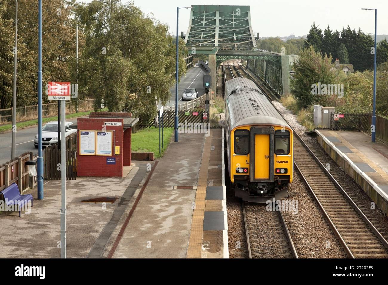 Northern Class 150 diesel multiple unit 150268 leaves Althorpe station ...